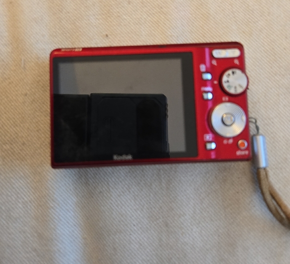 Kodak | Cameras, Photo & Video | Kodak Easy Share M73 Is Metallic Red ...